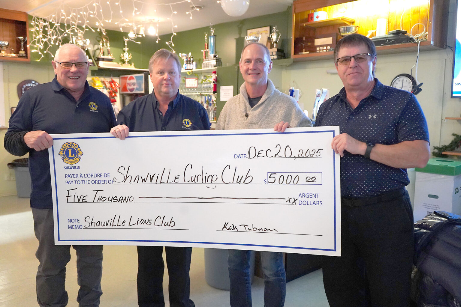 Les Lions de Shawville donnent 5 000 $ au Club de curling - The Equity
