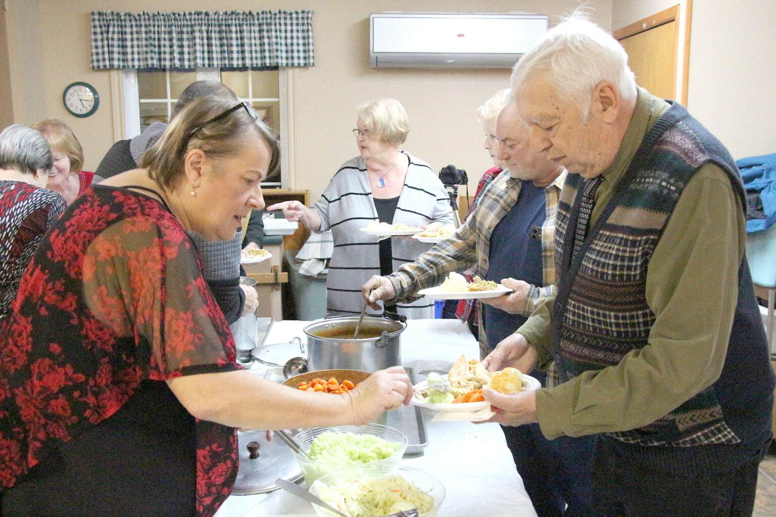 Le Club de l'âge d'or de Fort-Coulonge a servi un dîner de Noël avec ...
