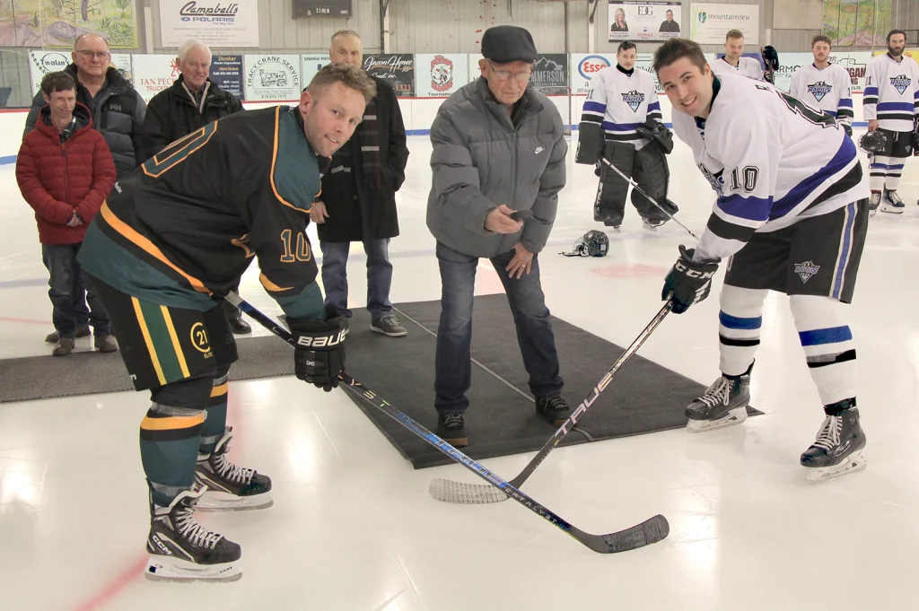 Fish Findlay tournament honours Jr. B history, sees Comets win on home ...