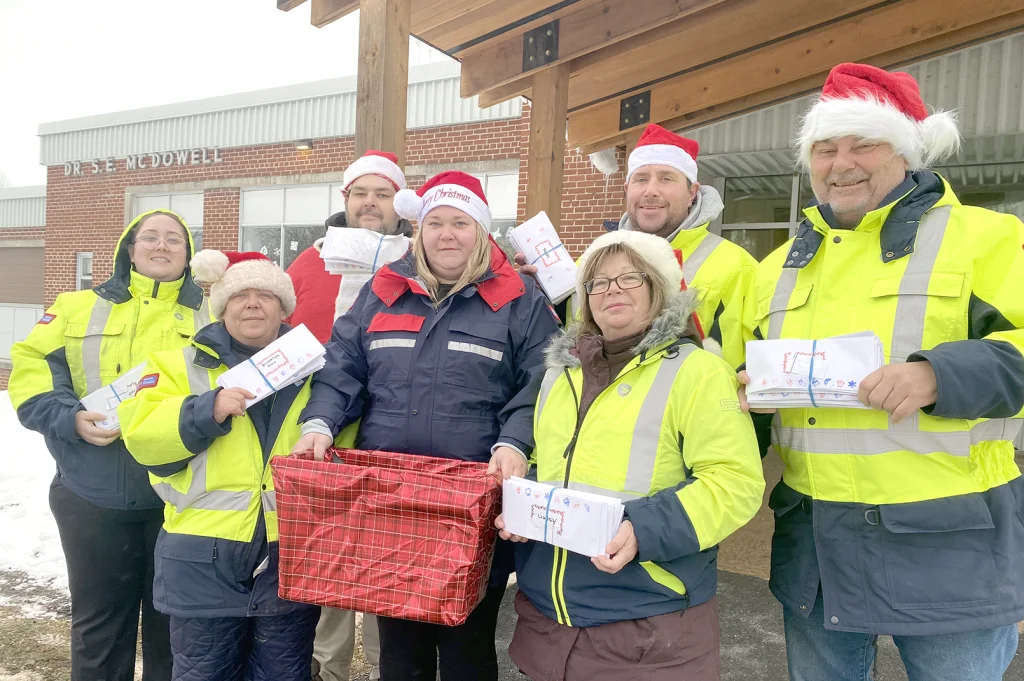 Pontiac postal drivers deliver letters from Santa - The Equity